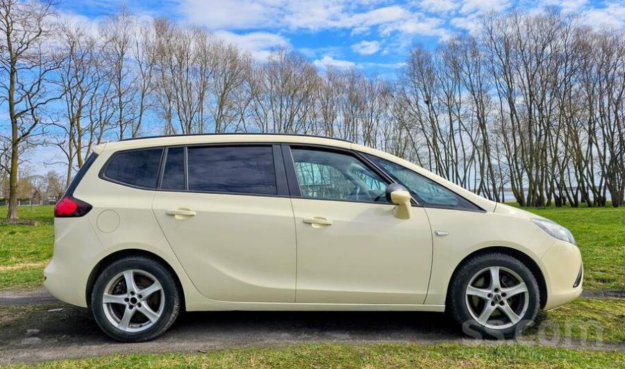 Dzeltens Opel Zafira 2013 Liepāja, ar dzinēja tilpumu 2.00 L un nobraukumu 268 tūkst. km par 3400 €, foto 9 vietnē AUTOMOTO.COM.LV
