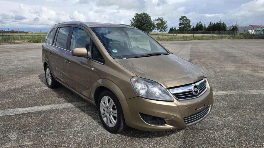 Yellow Opel Zafira 2013 in Marijampole, with an engine capacity of 1.69 L and mileage of 248 thousand km for 2350 €, photo 1 on AUTOMOTO.COM.LV