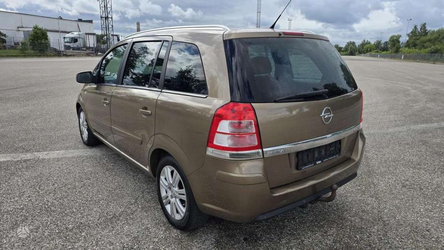Yellow Opel Zafira 2013 in Marijampole, with an engine capacity of 1.69 L and mileage of 248 thousand km for 2350 €, photo 5 on AUTOMOTO.COM.LV