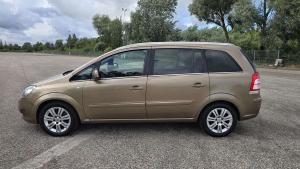 Yellow Opel Zafira 2013 in Marijampole, with an engine capacity of 1.69 L and mileage of 248 thousand km for 2350 €, photo 8 on AUTOMOTO.COM.LV