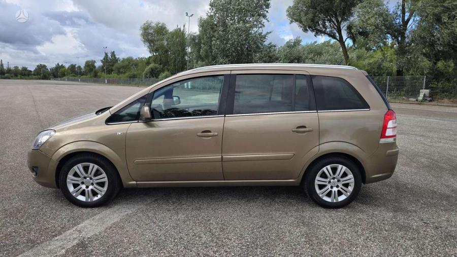 Yellow Opel Zafira 2013 in Marijampole, with an engine capacity of 1.69 L and mileage of 248 thousand km for 2350 €, photo 8 on AUTOMOTO.COM.LV