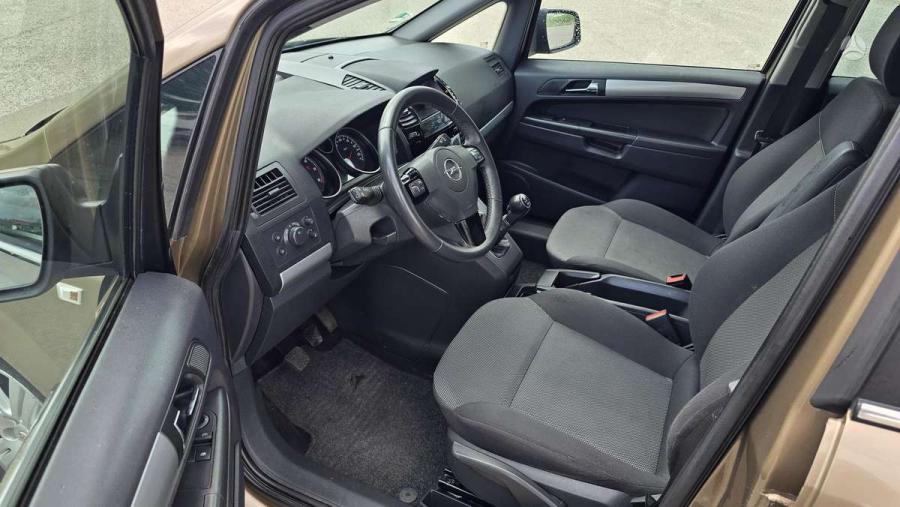 Yellow Opel Zafira 2013 in Marijampole, with an engine capacity of 1.69 L and mileage of 248 thousand km for 2350 €, photo 11 on AUTOMOTO.COM.LV