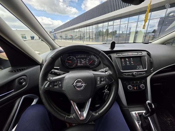 Yellow Opel Zafira 2019 in Kaunas, with an engine capacity of 2.00 L and mileage of 278 thousand km for 6555 €, photo 3 on AUTOMOTO.COM.LV