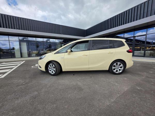 Yellow Opel Zafira 2019 in Kaunas, with an engine capacity of 2.00 L and mileage of 278 thousand km for 6555 €, photo 11 on AUTOMOTO.COM.LV
