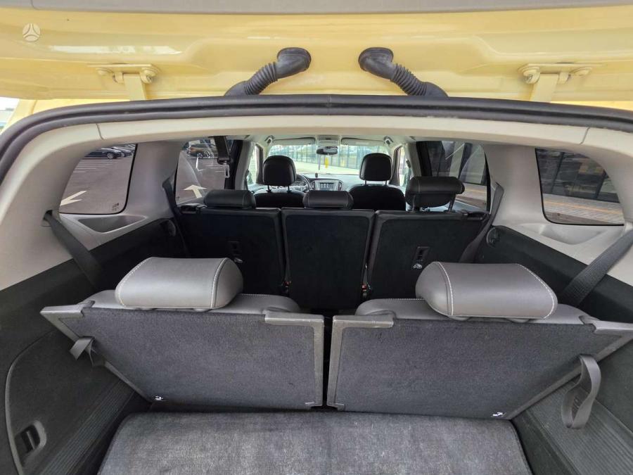 Yellow Opel Zafira 2019 in Kaunas, with an engine capacity of 2.00 L and mileage of 278 thousand km for 6555 €, photo 23 on AUTOMOTO.COM.LV
