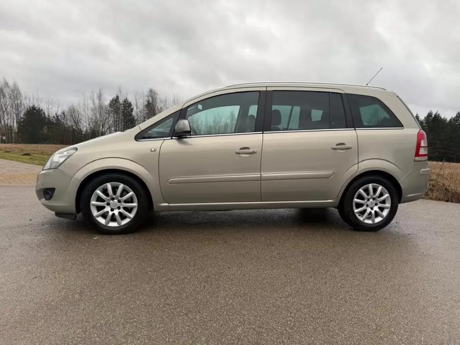 Yellow Opel Zafira 2011 in Riga, with an engine capacity of 1.70 L and mileage of 0 thousand km for 3200 €, photo 4 on AUTOMOTO.COM.LV