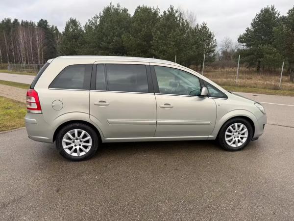 Yellow Opel Zafira 2011 in Riga, with an engine capacity of 1.70 L and mileage of 0 thousand km for 3200 €, photo 4 on AUTOMOTO.COM.LV