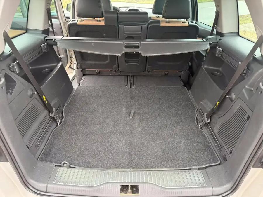 Yellow Opel Zafira 2011 in Riga, with an engine capacity of 1.70 L and mileage of 0 thousand km for 3200 €, photo 10 on AUTOMOTO.COM.LV
