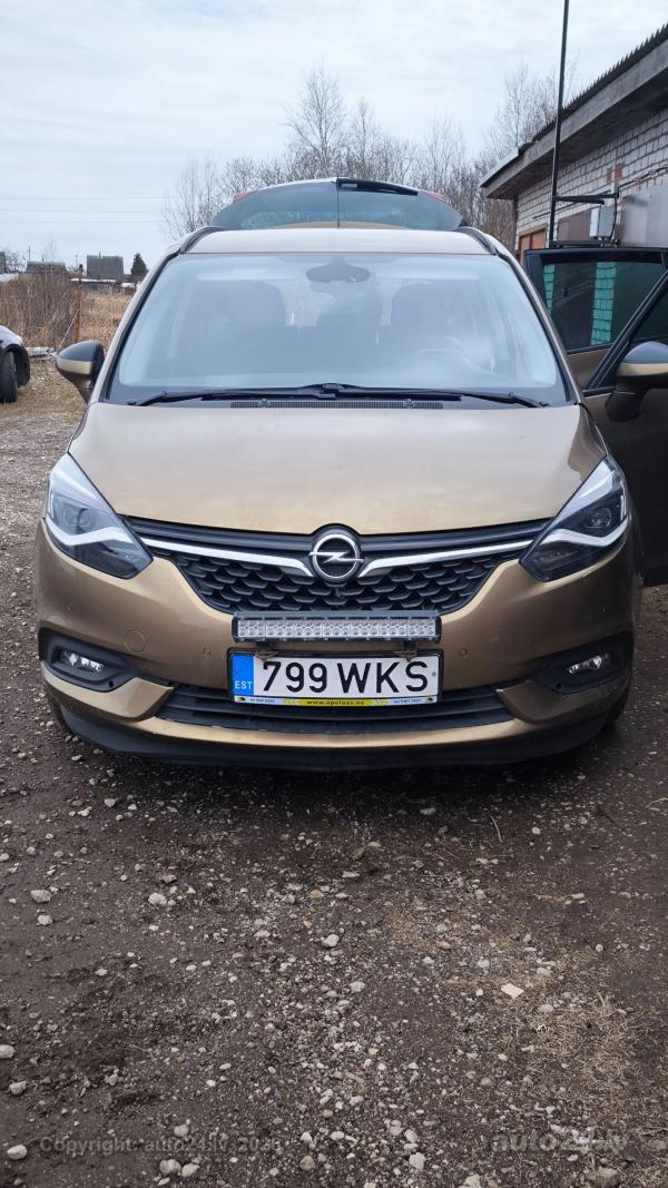 Yellow Opel Zafira 2019 in Tallinn, with an engine capacity of 1.60 L and mileage of 190 thousand km for 8700 €, photo 2 on AUTOMOTO.COM.LV