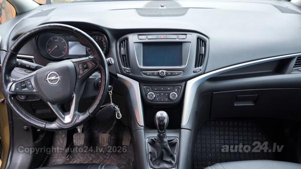 Yellow Opel Zafira 2019 in Tallinn, with an engine capacity of 1.60 L and mileage of 190 thousand km for 8700 €, photo 3 on AUTOMOTO.COM.LV