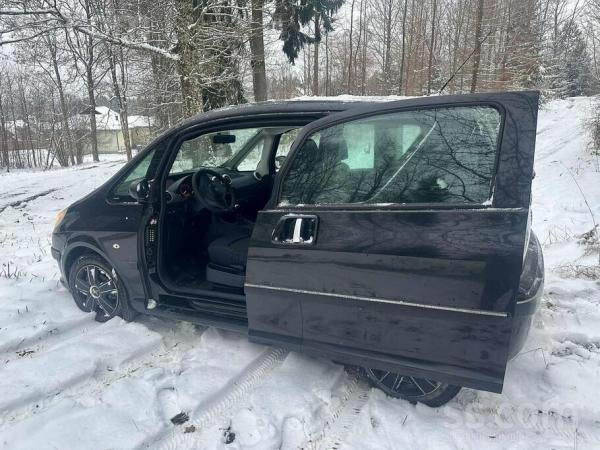 Black Peugeot 1007 2007 in Madona, with an engine capacity of 1.50 L and mileage of 134 thousand km for 2600 €, photo 6 on AUTOMOTO.COM.LV