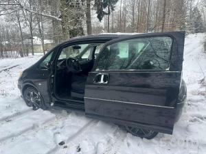 Black Peugeot 1007 2007 in Madona, with an engine capacity of 1.50 L and mileage of 134 thousand km for 2600 €, photo 6 on AUTOMOTO.COM.LV