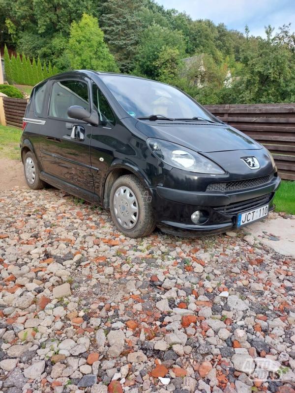 Black Peugeot 1007 2007 in Kaunas, with an engine capacity of 1.60 L and mileage of 144 thousand km for 1450 €, photo 1 on AUTOMOTO.COM.LV