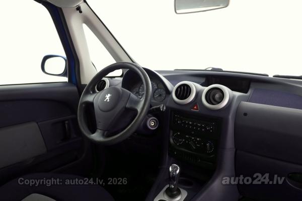 Zils Peugeot 1007 2005 Tallina, ar dzinēja tilpumu 1.40 L un nobraukumu 145 tūkst. km par 1499 €, foto 5 vietnē AUTOMOTO.COM.LV