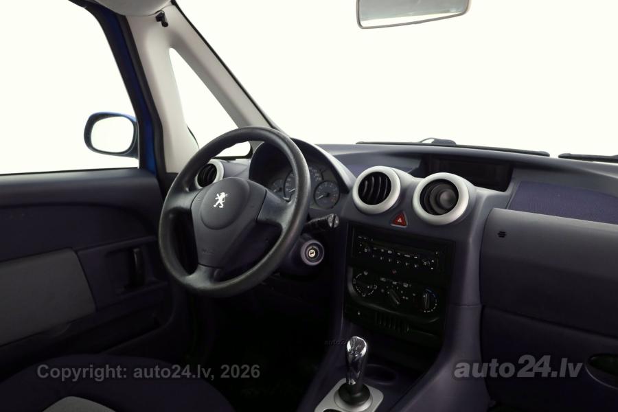 Zils Peugeot 1007 2005 Tallina, ar dzinēja tilpumu 1.40 L un nobraukumu 145 tūkst. km par 1499 €, foto 6 vietnē AUTOMOTO.COM.LV