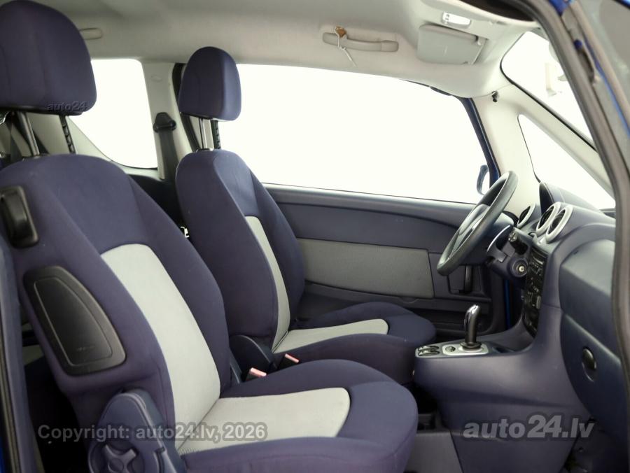 Zils Peugeot 1007 2005 Tallina, ar dzinēja tilpumu 1.40 L un nobraukumu 145 tūkst. km par 1499 €, foto 7 vietnē AUTOMOTO.COM.LV