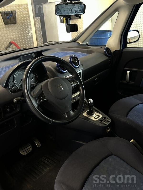 Zils Peugeot 1007 2007 Rīga, ar dzinēja tilpumu 1.60 L un nobraukumu 108 tūkst. km par 1050 €, foto 7 vietnē AUTOMOTO.COM.LV