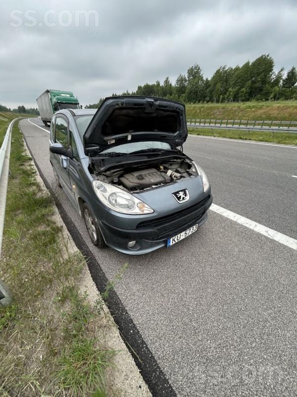 Pelēks Peugeot 1007 2005 Rīga, ar dzinēja tilpumu 1.40 L un nobraukumu 280 tūkst. km par 500 €, foto 2 vietnē AUTOMOTO.COM.LV
