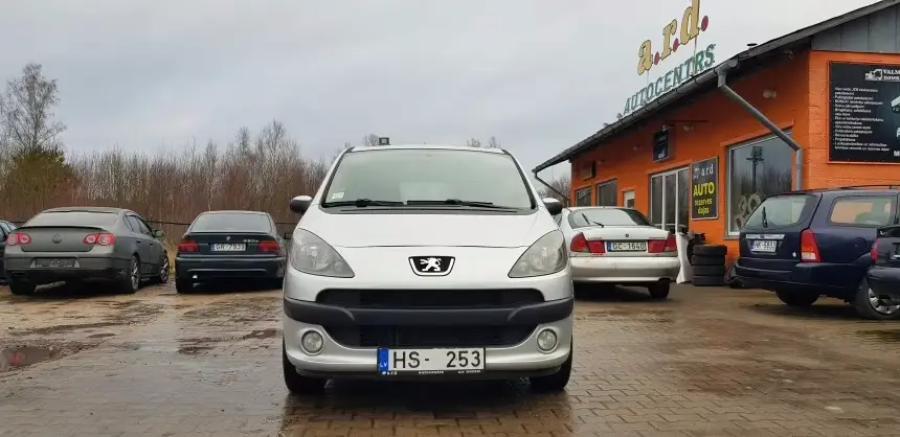 Pelēks Peugeot 1007 2007 Valmiera, ar dzinēja tilpumu 1.60 L un nobraukumu 379 tūkst. km par 1550 €, foto 9 vietnē AUTOMOTO.COM.LV