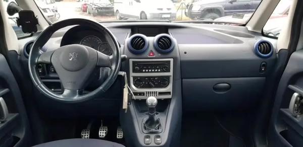 Pelēks Peugeot 1007 2007 Valmiera, ar dzinēja tilpumu 1.60 L un nobraukumu 379 tūkst. km par 1550 €, foto 9 vietnē AUTOMOTO.COM.LV