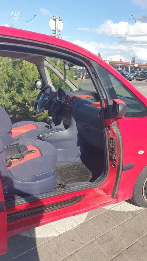 Sarkans Peugeot 1007 2005 Viļņa, ar dzinēja tilpumu 1.40 L un nobraukumu 296 tūkst. km par 1500 €, foto 3 vietnē AUTOMOTO.COM.LV