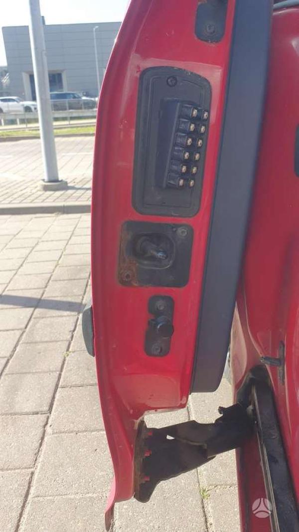 Red Peugeot 1007 2005 in Vilnius, with an engine capacity of 1.40 L and mileage of 296 thousand km for 1500 €, photo 10 on AUTOMOTO.COM.LV