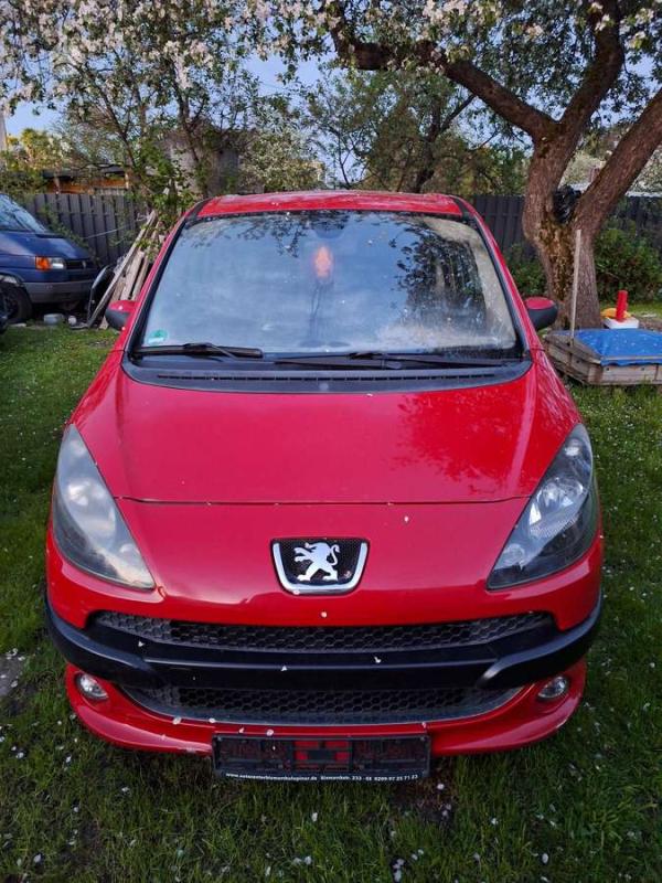 Red Peugeot 1007 2005 in Vilnius, with an engine capacity of 1.59 L and mileage of 186 thousand km for 590 €, photo 2 on AUTOMOTO.COM.LV