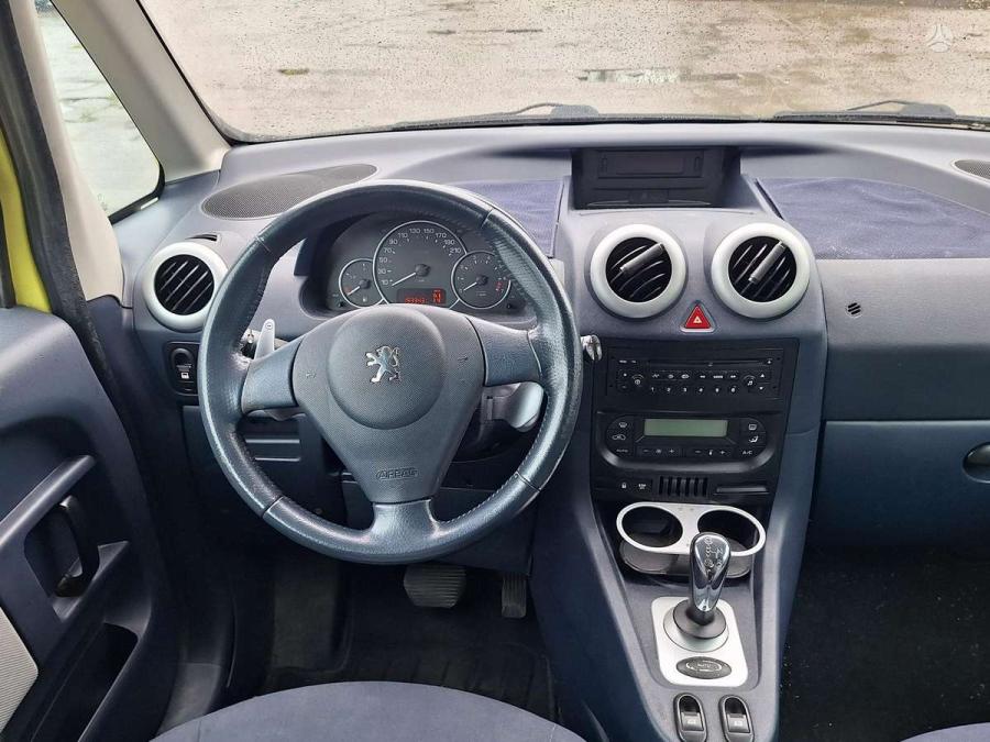 Yellow Peugeot 1007 2006 in Vilnius, with an engine capacity of 1.40 L and mileage of 193 thousand km for 650 €, photo 10 on AUTOMOTO.COM.LV