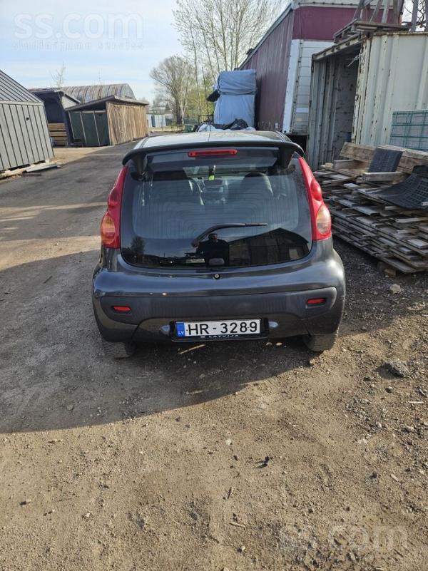 Melns Peugeot 107 2006 Jelgava, ar dzinēja tilpumu 1.00 L un nobraukumu 180 tūkst. km par 650 €, foto 3 vietnē AUTOMOTO.COM.LV