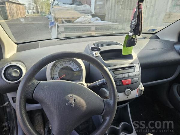 Melns Peugeot 107 2006 Jelgava, ar dzinēja tilpumu 1.00 L un nobraukumu 180 tūkst. km par 650 €, foto 5 vietnē AUTOMOTO.COM.LV