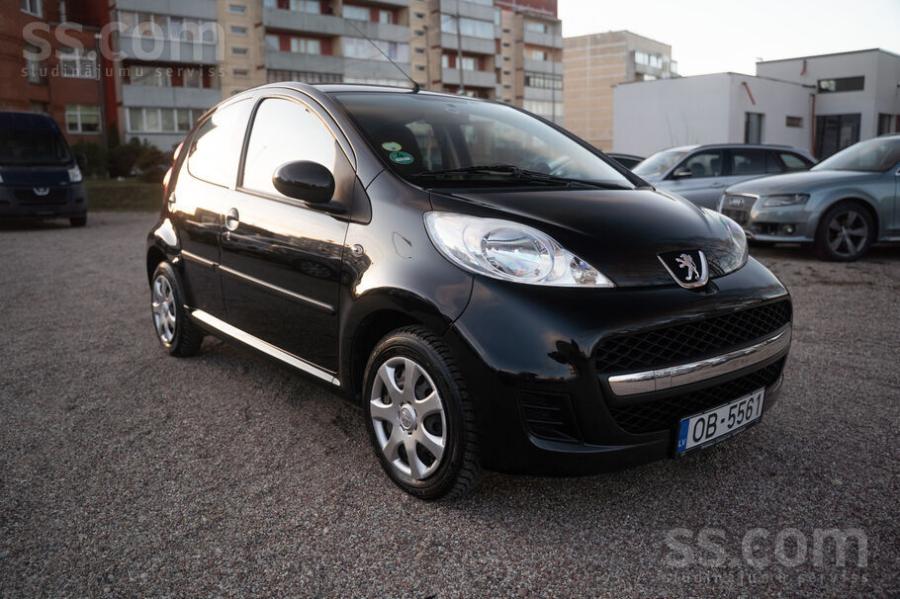 Black Peugeot 107 2009 in Liepaja, with an engine capacity of 1.00 L and mileage of 166 thousand km for 1370 €, photo 3 on AUTOMOTO.COM.LV