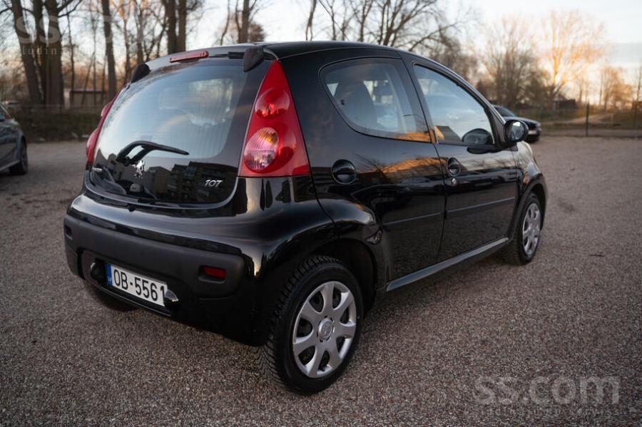 Black Peugeot 107 2009 in Liepaja, with an engine capacity of 1.00 L and mileage of 166 thousand km for 1370 €, photo 5 on AUTOMOTO.COM.LV