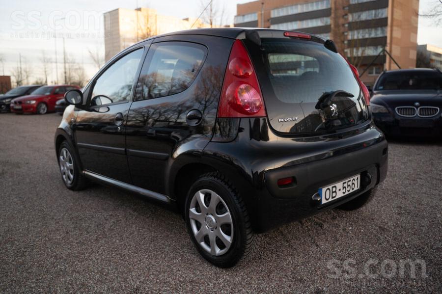 Black Peugeot 107 2009 in Liepaja, with an engine capacity of 1.00 L and mileage of 166 thousand km for 1370 €, photo 7 on AUTOMOTO.COM.LV
