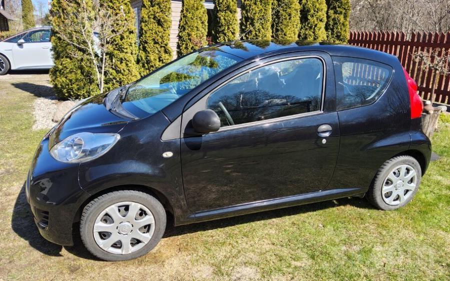 Melns Peugeot 107 2010 Rīga, ar dzinēja tilpumu 1.00 L un nobraukumu 212 tūkst. km par 2200 €, foto 4 vietnē AUTOMOTO.COM.LV