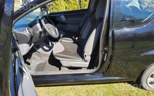 Melns Peugeot 107 2010 Rīga, ar dzinēja tilpumu 1.00 L un nobraukumu 212 tūkst. km par 2200 €, foto 6 vietnē AUTOMOTO.COM.LV