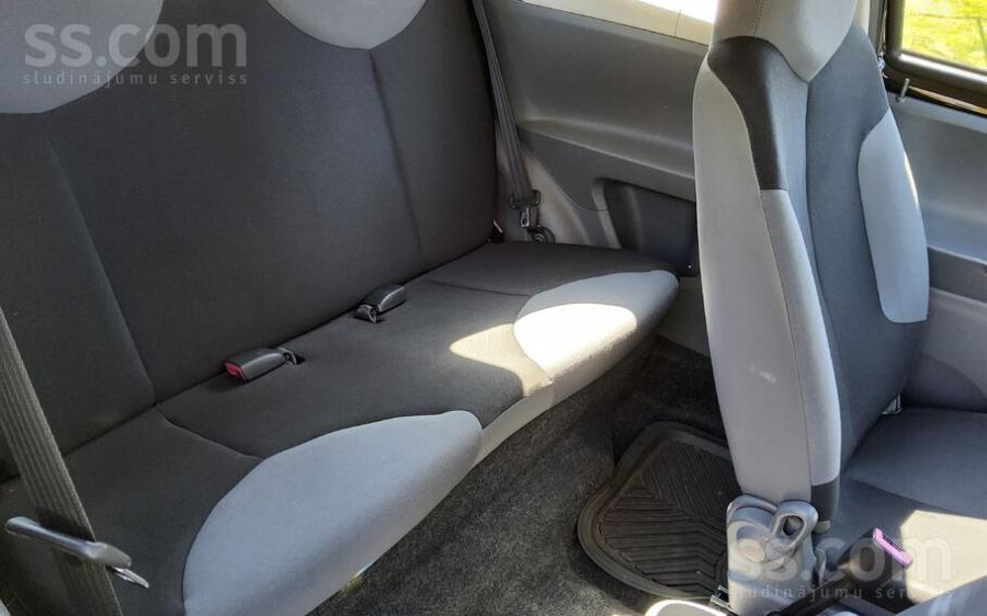 Melns Peugeot 107 2010 Rīga, ar dzinēja tilpumu 1.00 L un nobraukumu 212 tūkst. km par 2200 €, foto 10 vietnē AUTOMOTO.COM.LV