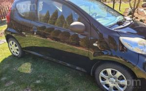 Melns Peugeot 107 2010 Rīga, ar dzinēja tilpumu 1.00 L un nobraukumu 212 tūkst. km par 2200 €, foto 11 vietnē AUTOMOTO.COM.LV