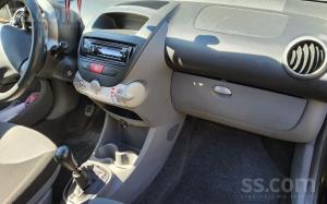 Melns Peugeot 107 2010 Rīga, ar dzinēja tilpumu 1.00 L un nobraukumu 212 tūkst. km par 2200 €, foto 12 vietnē AUTOMOTO.COM.LV
