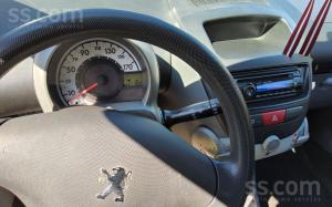 Melns Peugeot 107 2010 Rīga, ar dzinēja tilpumu 1.00 L un nobraukumu 212 tūkst. km par 2200 €, foto 16 vietnē AUTOMOTO.COM.LV