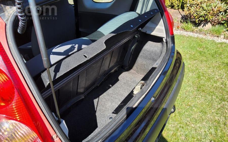 Melns Peugeot 107 2010 Rīga, ar dzinēja tilpumu 1.00 L un nobraukumu 212 tūkst. km par 2200 €, foto 17 vietnē AUTOMOTO.COM.LV