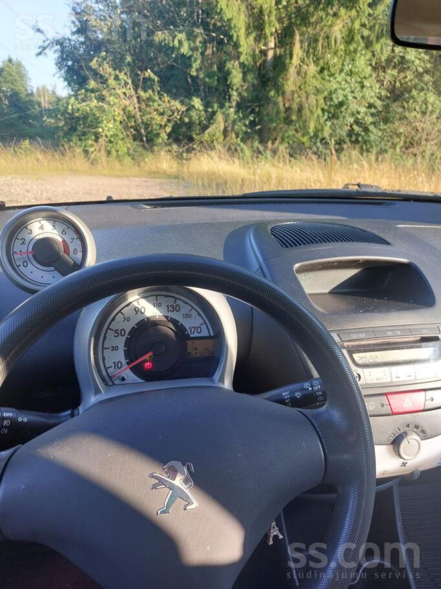Melns Peugeot 107 2013 Rīga, ar dzinēja tilpumu 1.00 L un nobraukumu 212 tūkst. km par 1600 €, foto 6 vietnē AUTOMOTO.COM.LV