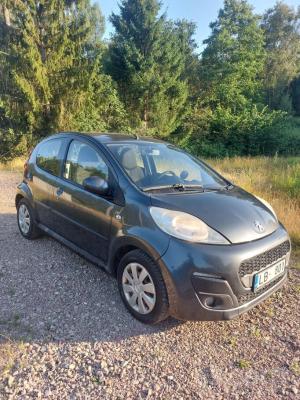 Melns Peugeot 107 2013 Rīga, ar dzinēja tilpumu 1.00 L un nobraukumu 212 tūkst. km par 1600 €, foto  vietnē AUTOMOTO.COM.LV