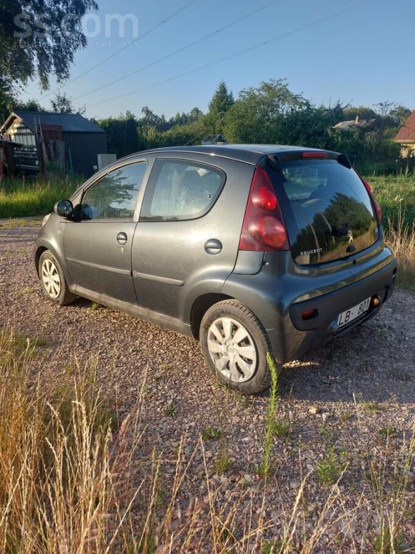 Black Peugeot 107 2013 in Riga, with an engine capacity of 1.00 L and mileage of 212 thousand km for 1600 €, photo 3 on AUTOMOTO.COM.LV