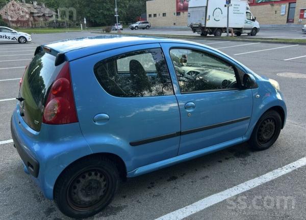 Blue Peugeot 107 2006 in Riga, with an engine capacity of 1.00 L and mileage of 162 thousand km for 1200 €, photo 3 on AUTOMOTO.COM.LV