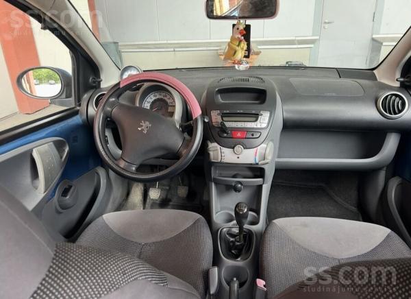Blue Peugeot 107 2006 in Riga, with an engine capacity of 1.00 L and mileage of 162 thousand km for 1200 €, photo 5 on AUTOMOTO.COM.LV