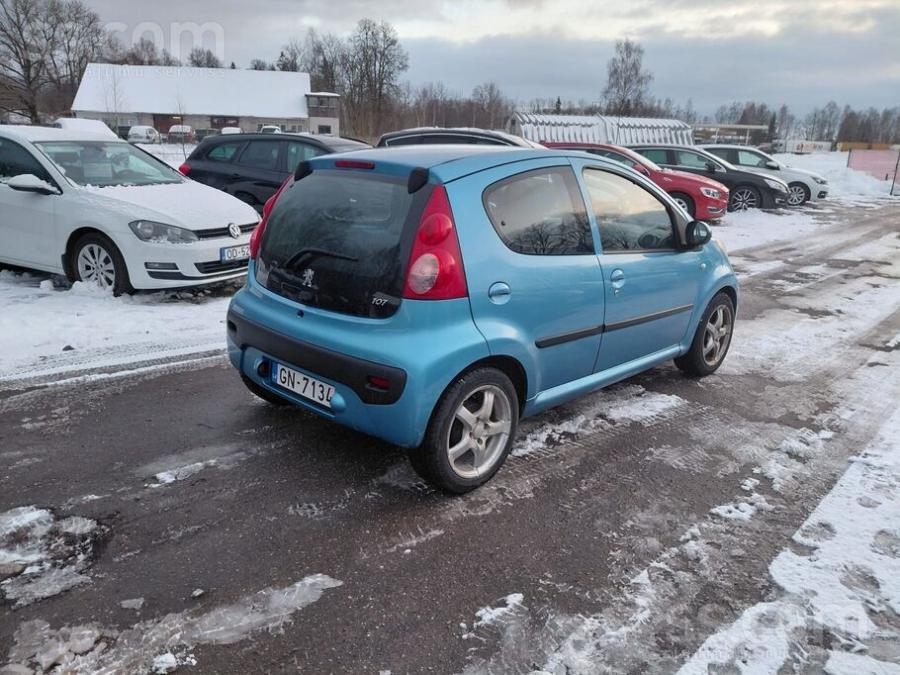 Blue Peugeot 107 2007 in Talsi, with an engine capacity of 1.00 L and mileage of 181 thousand km for 1370 €, photo 4 on AUTOMOTO.COM.LV