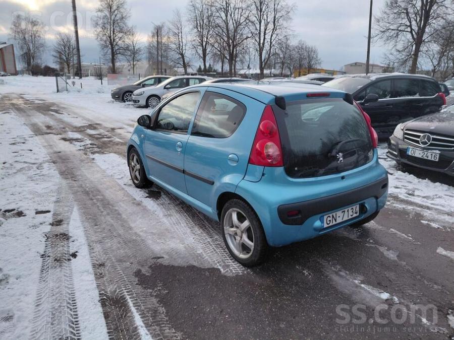 Blue Peugeot 107 2007 in Talsi, with an engine capacity of 1.00 L and mileage of 181 thousand km for 1370 €, photo 6 on AUTOMOTO.COM.LV