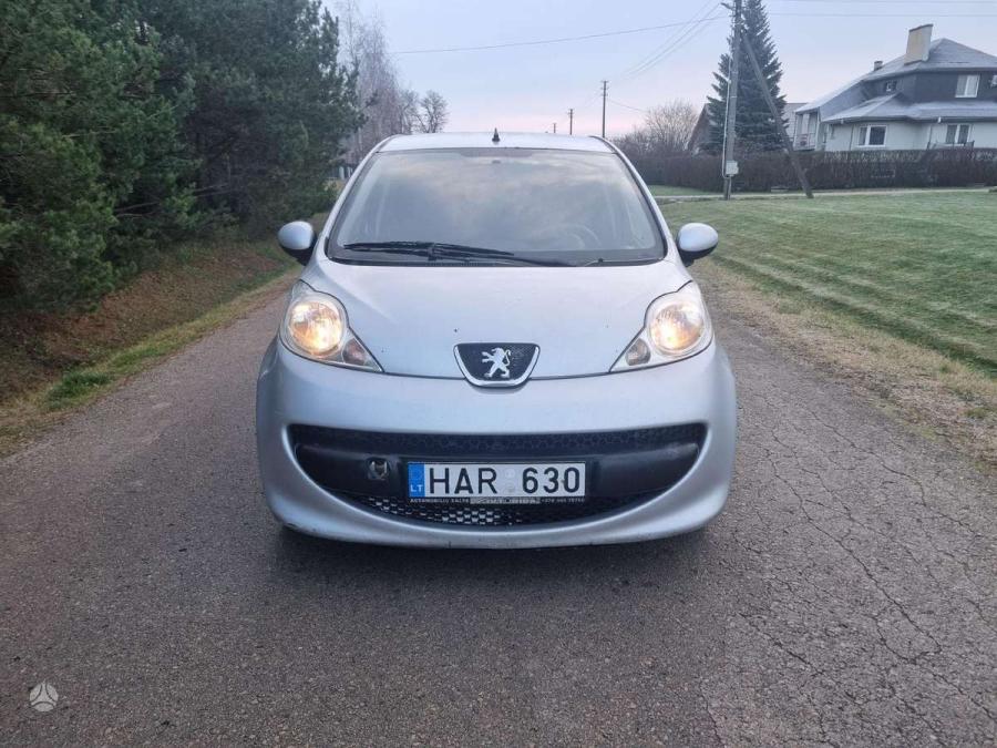 Pelēks Peugeot 107 2005 Marijampole, ar dzinēja tilpumu 1.00 L un nobraukumu 330 tūkst. km par 1200 €, foto 2 vietnē AUTOMOTO.COM.LV