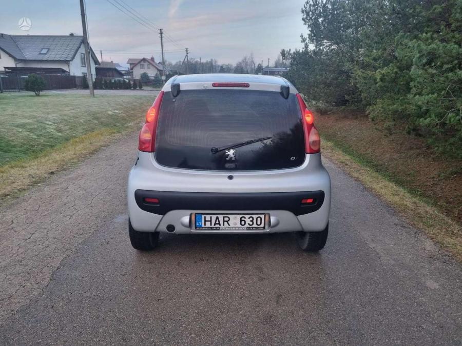 Pelēks Peugeot 107 2005 Marijampole, ar dzinēja tilpumu 1.00 L un nobraukumu 330 tūkst. km par 1200 €, foto 5 vietnē AUTOMOTO.COM.LV