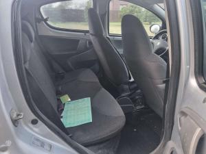 Pelēks Peugeot 107 2005 Marijampole, ar dzinēja tilpumu 1.00 L un nobraukumu 330 tūkst. km par 1200 €, foto 6 vietnē AUTOMOTO.COM.LV
